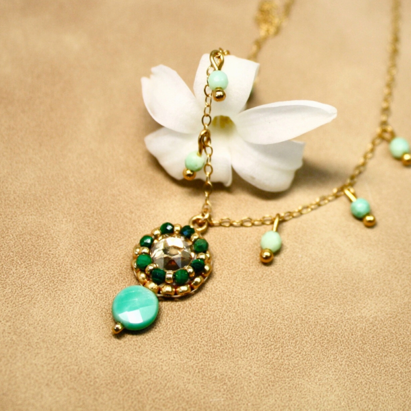 Colliers et Pendentifs Uniques et brodés | Artisanat Français - Colette ...